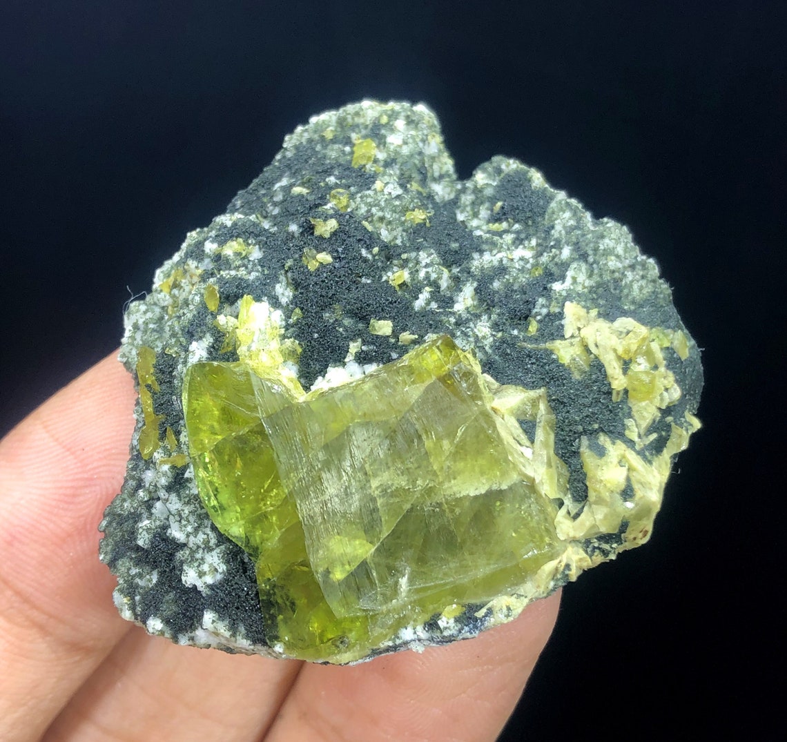 Natural Sphene Titanite, Green Sphene, Raw Sphene, Minerals Specimen, Sphene Cluster, Sphene ...