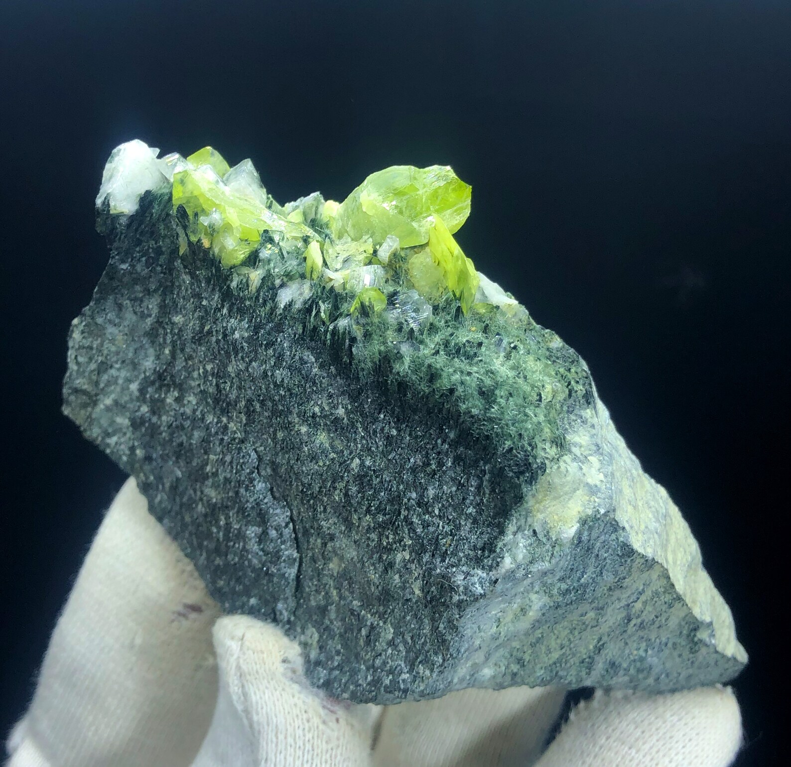 Natural Sphene Titanite, Green Sphene, Raw Sphene, Minerals Specimen ...