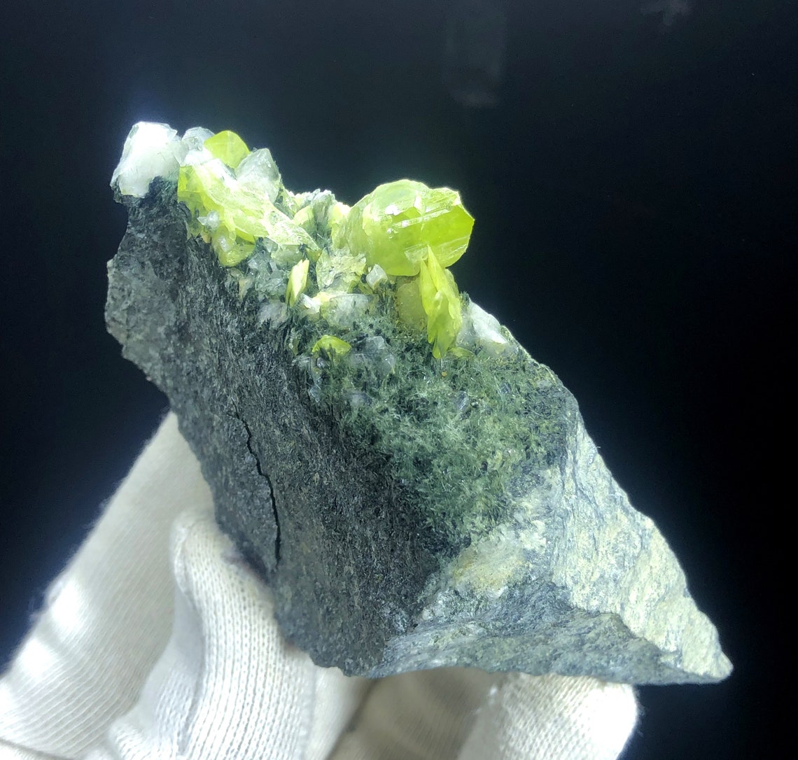 Natural Sphene Titanite, Green Sphene, Raw Sphene, Minerals Specimen ...