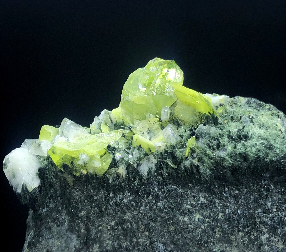 Natural Sphene Titanite, Green Sphene, Raw Sphene, Minerals Specimen ...