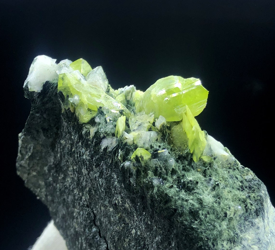 Natural Sphene Titanite, Green Sphene, Raw Sphene, Minerals Specimen ...