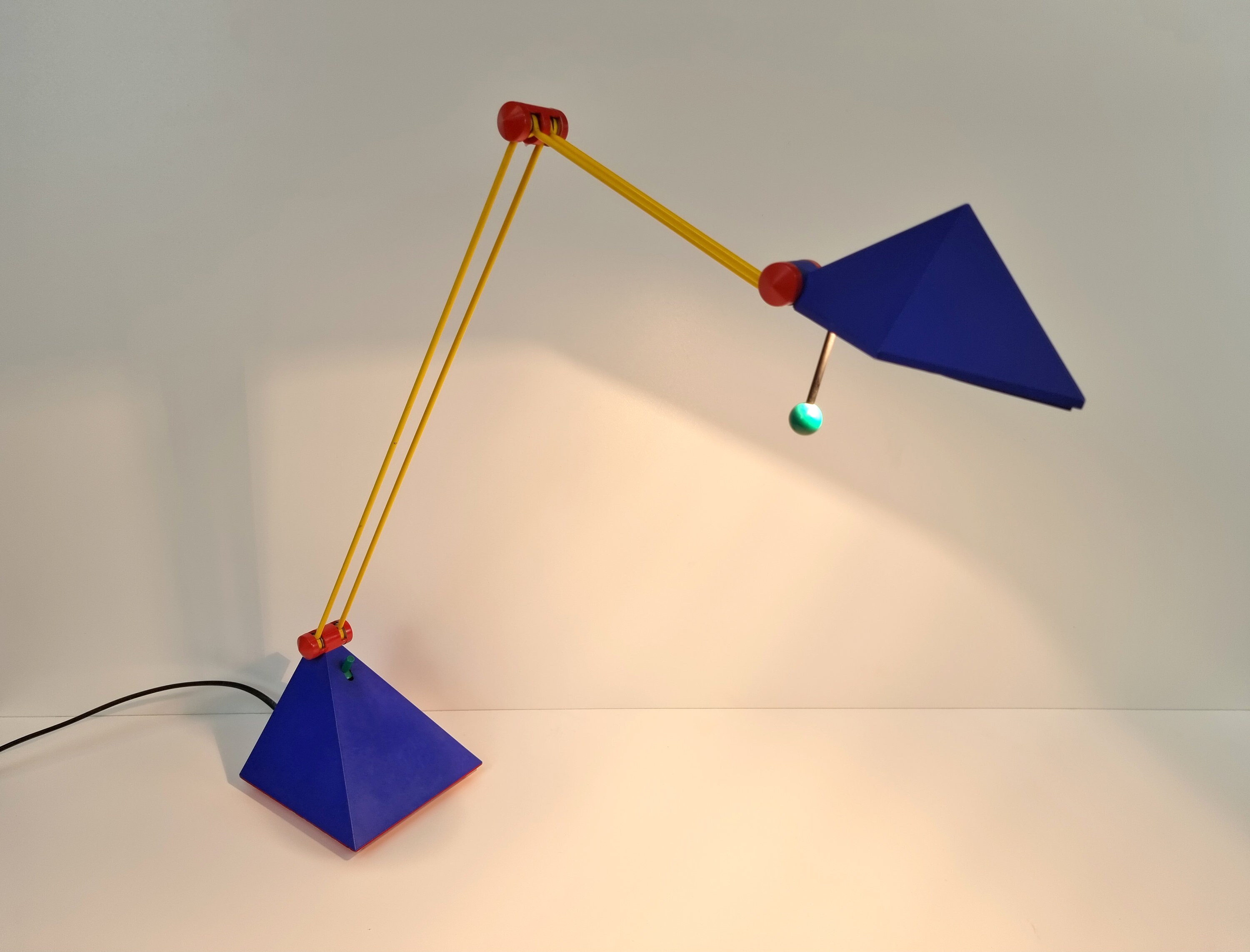 Memphis Design - Vintage BRILLIANT LEUCHTEN Pyramid Desk Lamp ...