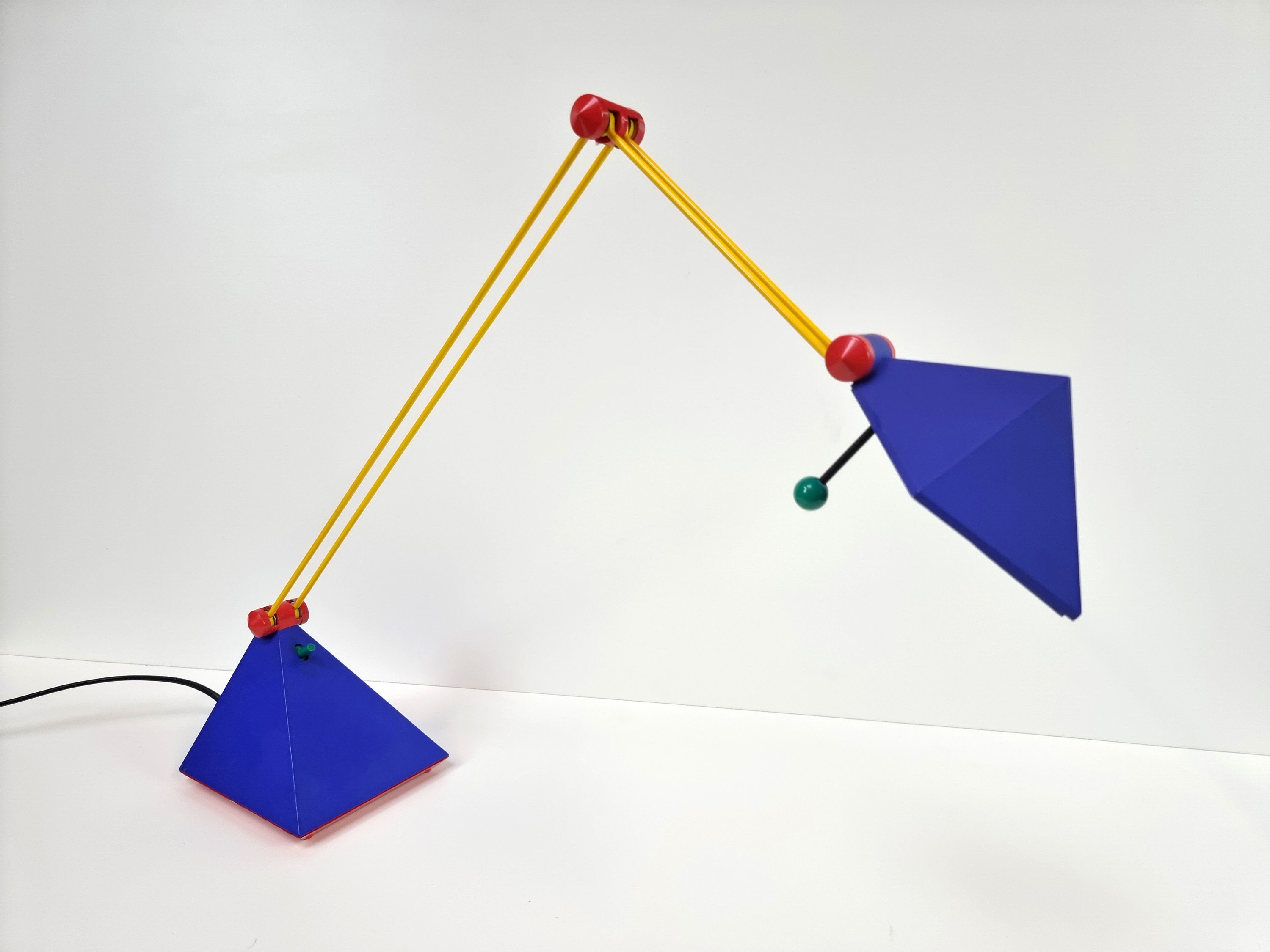 Memphis Design - Vintage BRILLIANT LEUCHTEN Pyramid Desk Lamp ...