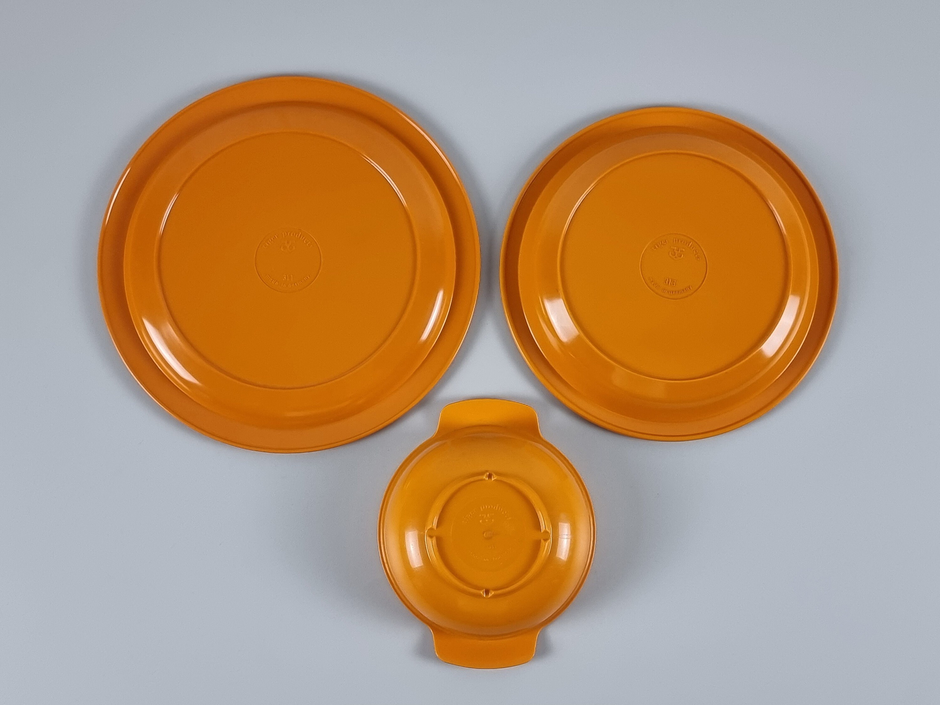 Space Age Design - Set Of 3 TIGER PRODUCTS Orange Melamine Plates With ...
