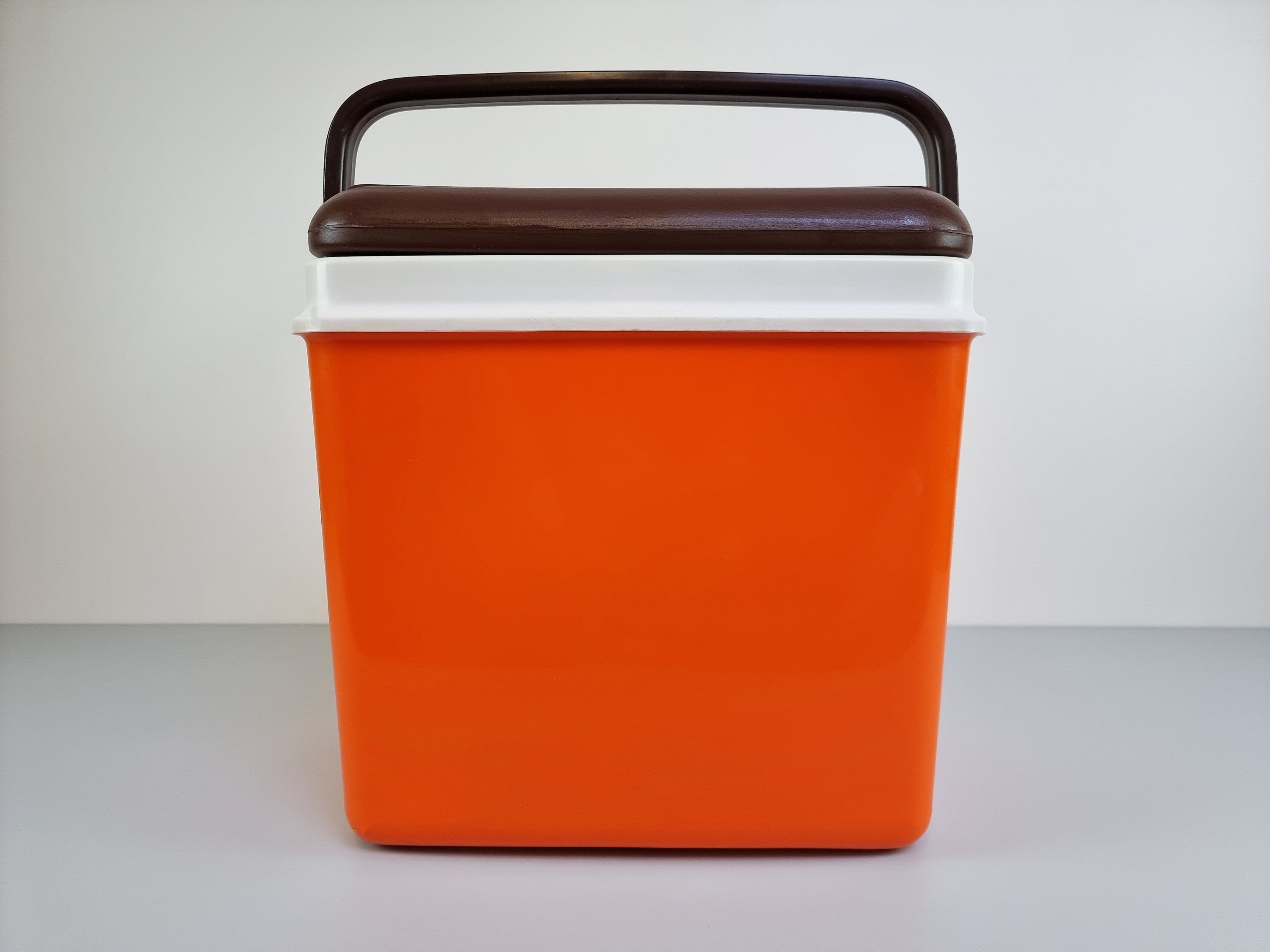 Space Age Design - Vintage CURVER Plastic Storage Container, Cool Box ...