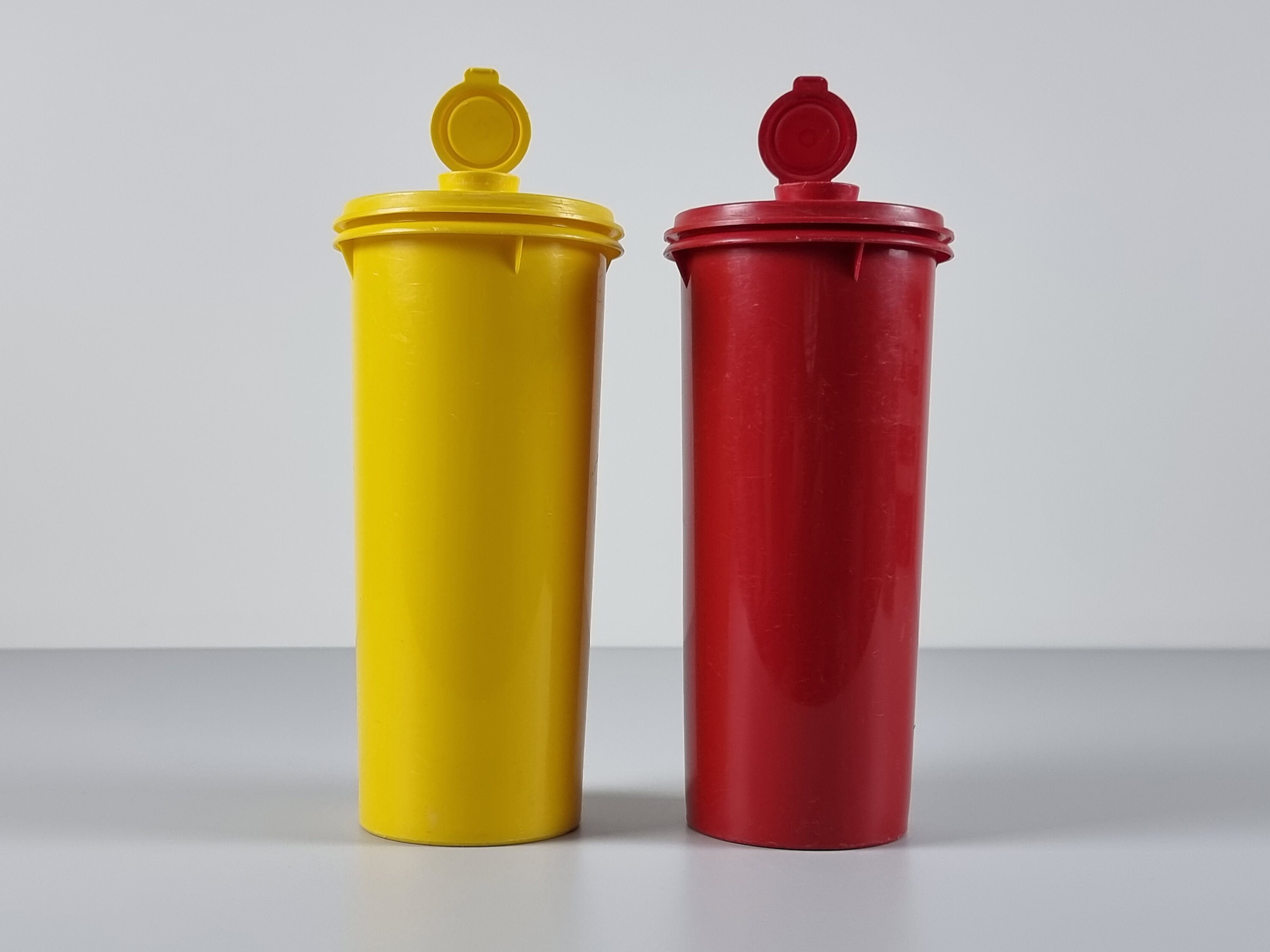 Vintage Set of 2 TUPPERWARE 262 Red and Yellow Pitchers & - Etsy