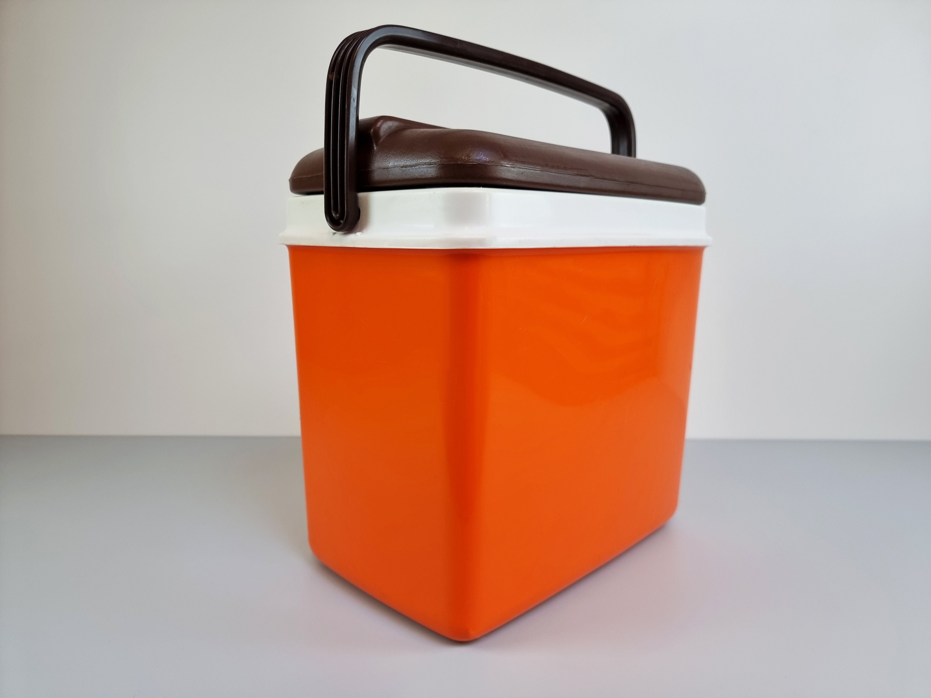 Space Age Design - Vintage CURVER Plastic Storage Container, Cool Box ...