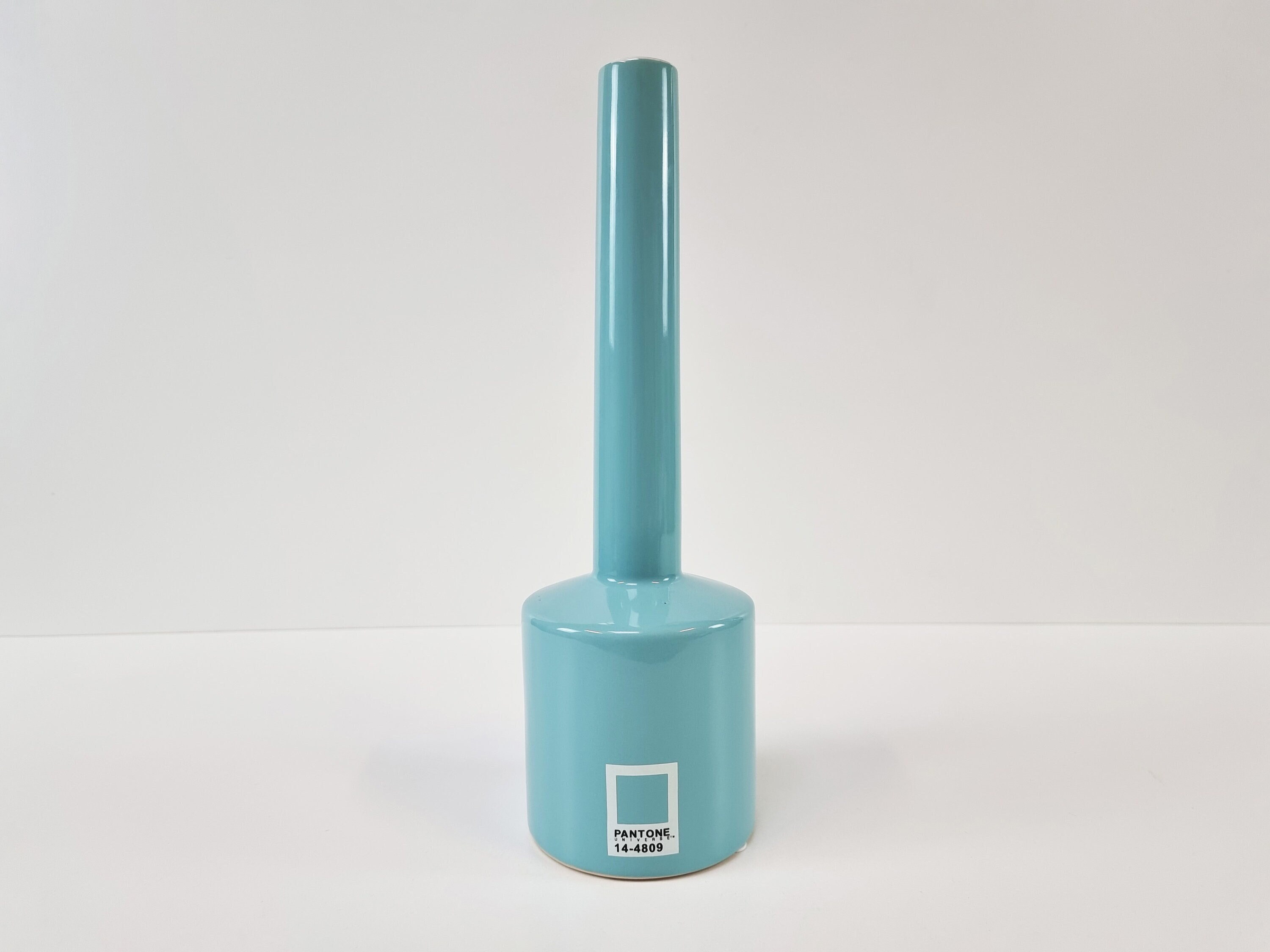 Vintage SERAX Pantone Universe Ceramic Vase - Pantone 14/4809 Eggshell ...