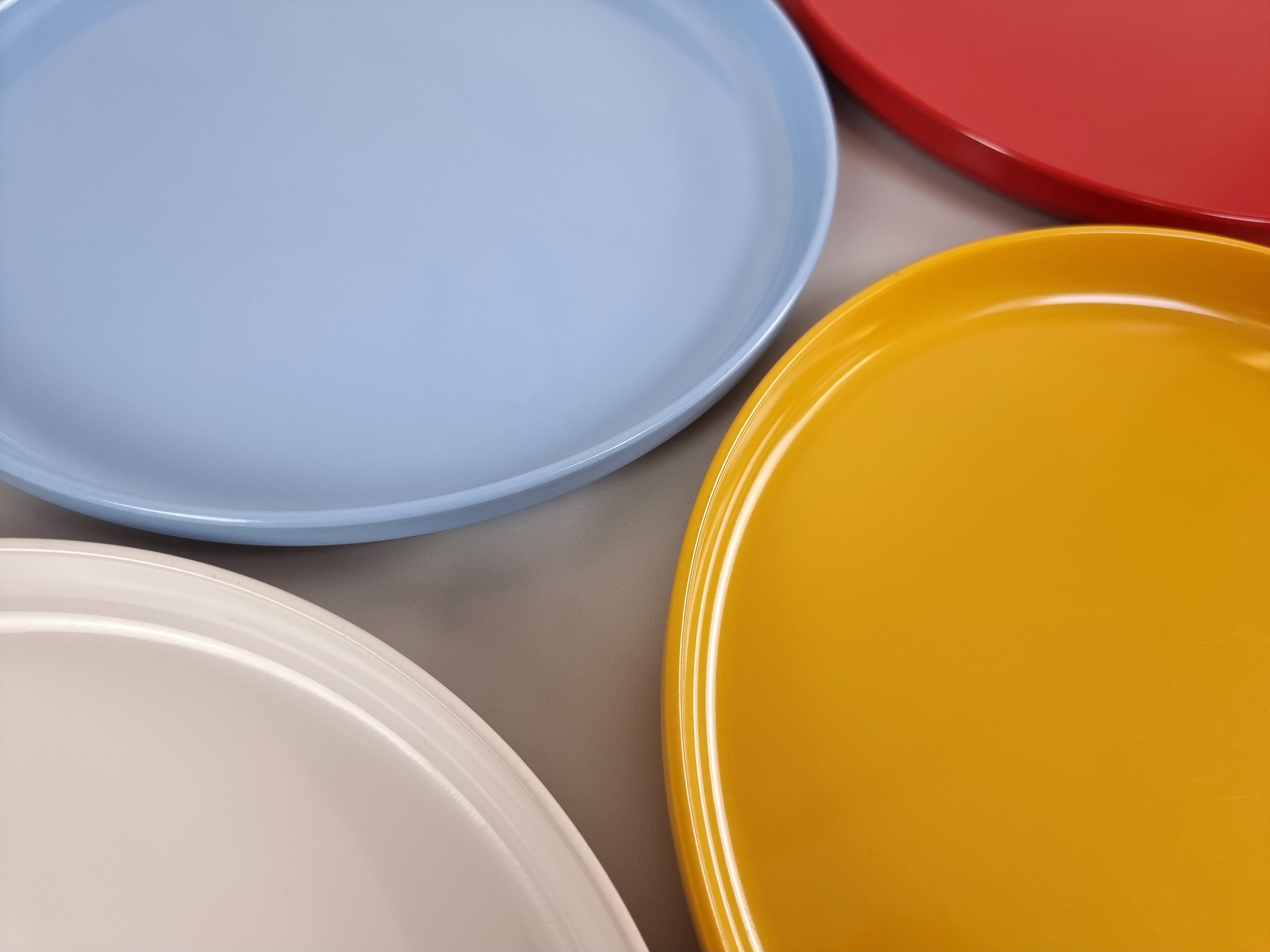 Vintage Set Of 4 Melamine Plates In Different Colors - Retro Tableware ...