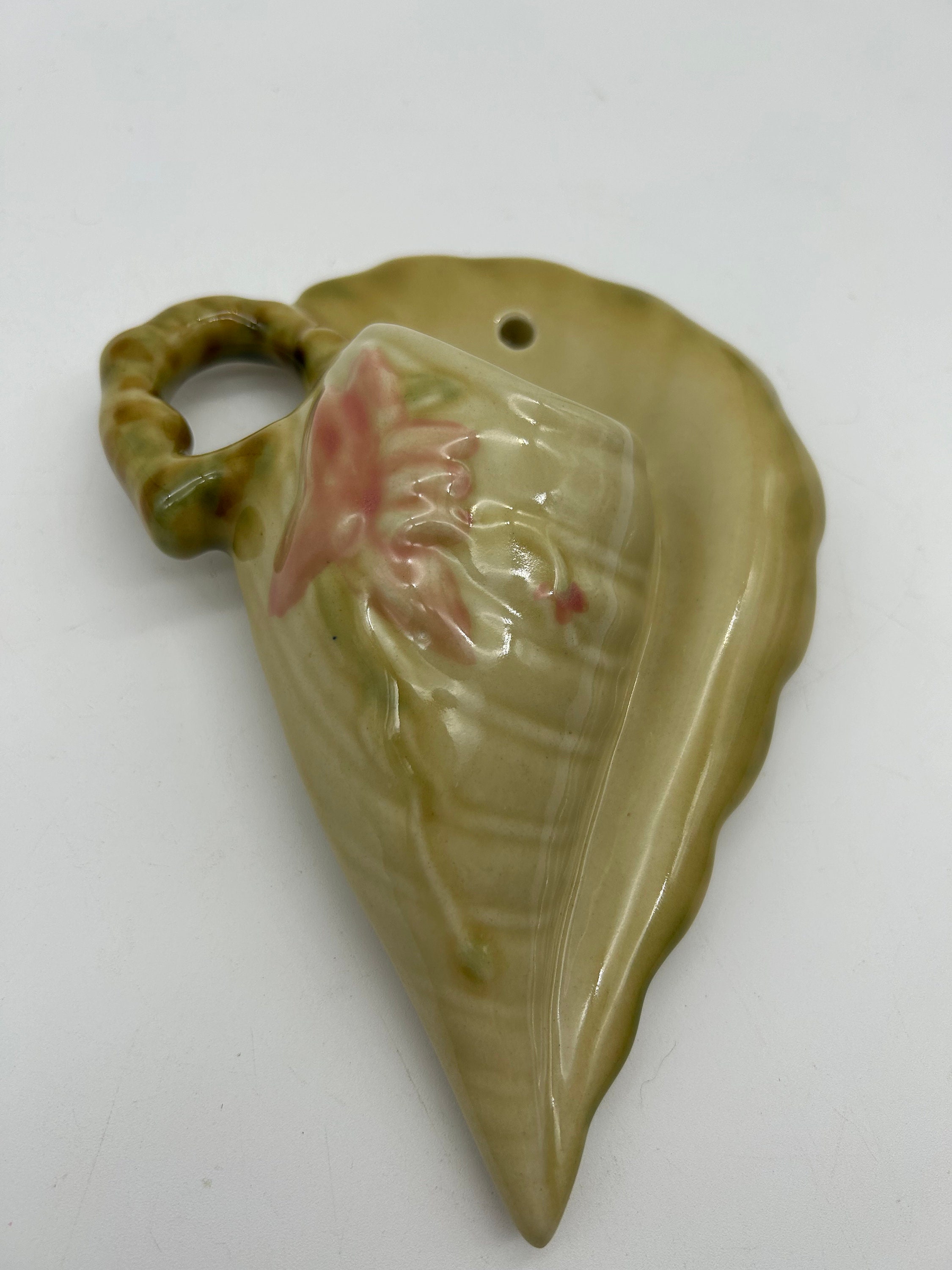 Hull Pottery Woodland Conch Shell Wall Pocket Planter Sage Green and ...