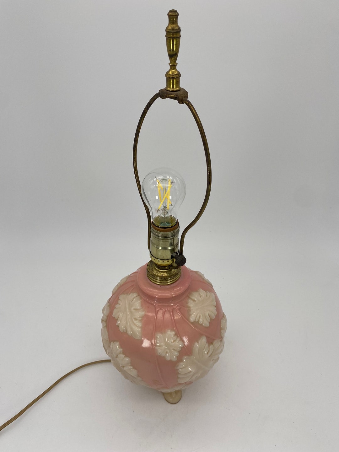 Vintage 50's Art Deco Aladdin Table Lamp in a Beautiful Pink & White ...