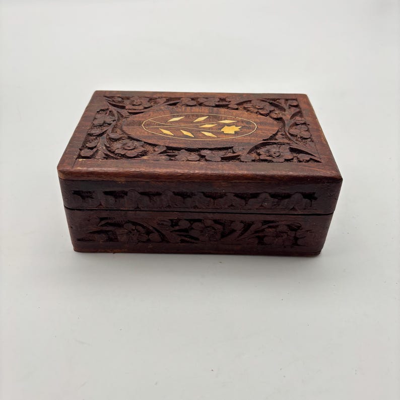 Carved Wood Hinged Lid Box With Center Inlay Detail - Etsy