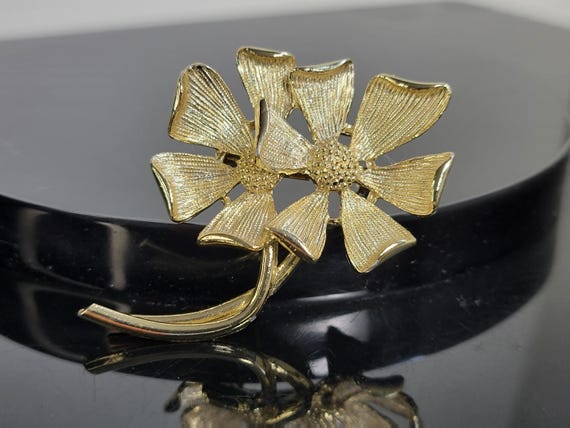 Large gold daisy flower brooch pin, Daisy flower jewe… - Gem
