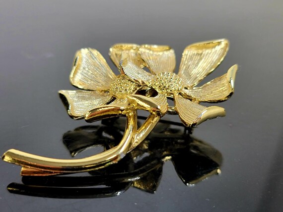 Large gold daisy flower brooch pin, Daisy flower jewe… - Gem