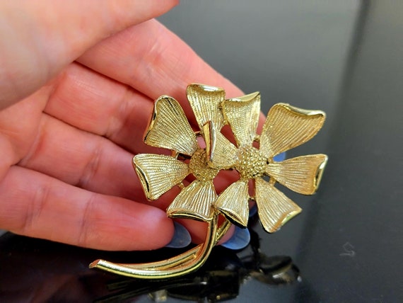 Large gold daisy flower brooch pin, Daisy flower jewe… - Gem