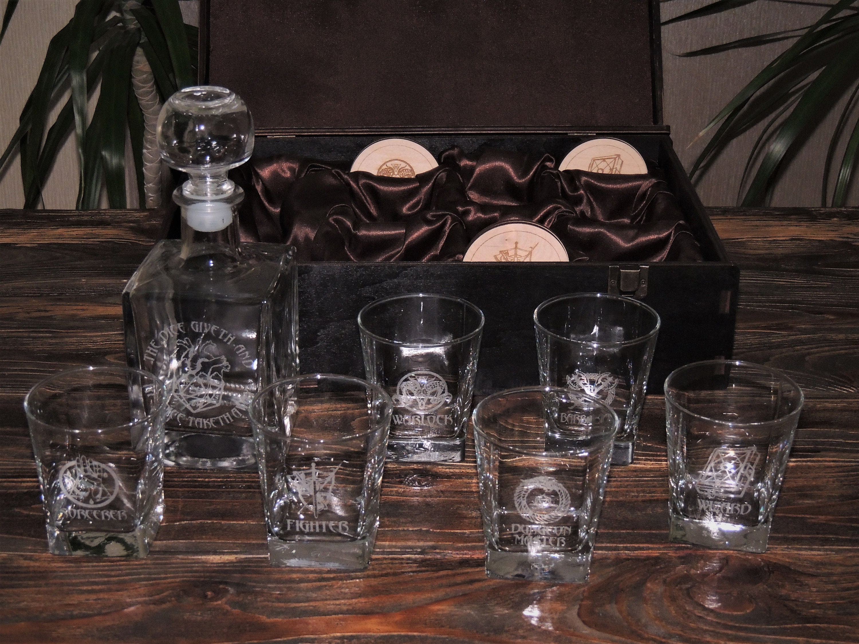 Decanter and Glasses,a Gift for a Fan Dnd,whiskey Glass Set,dungeons ...