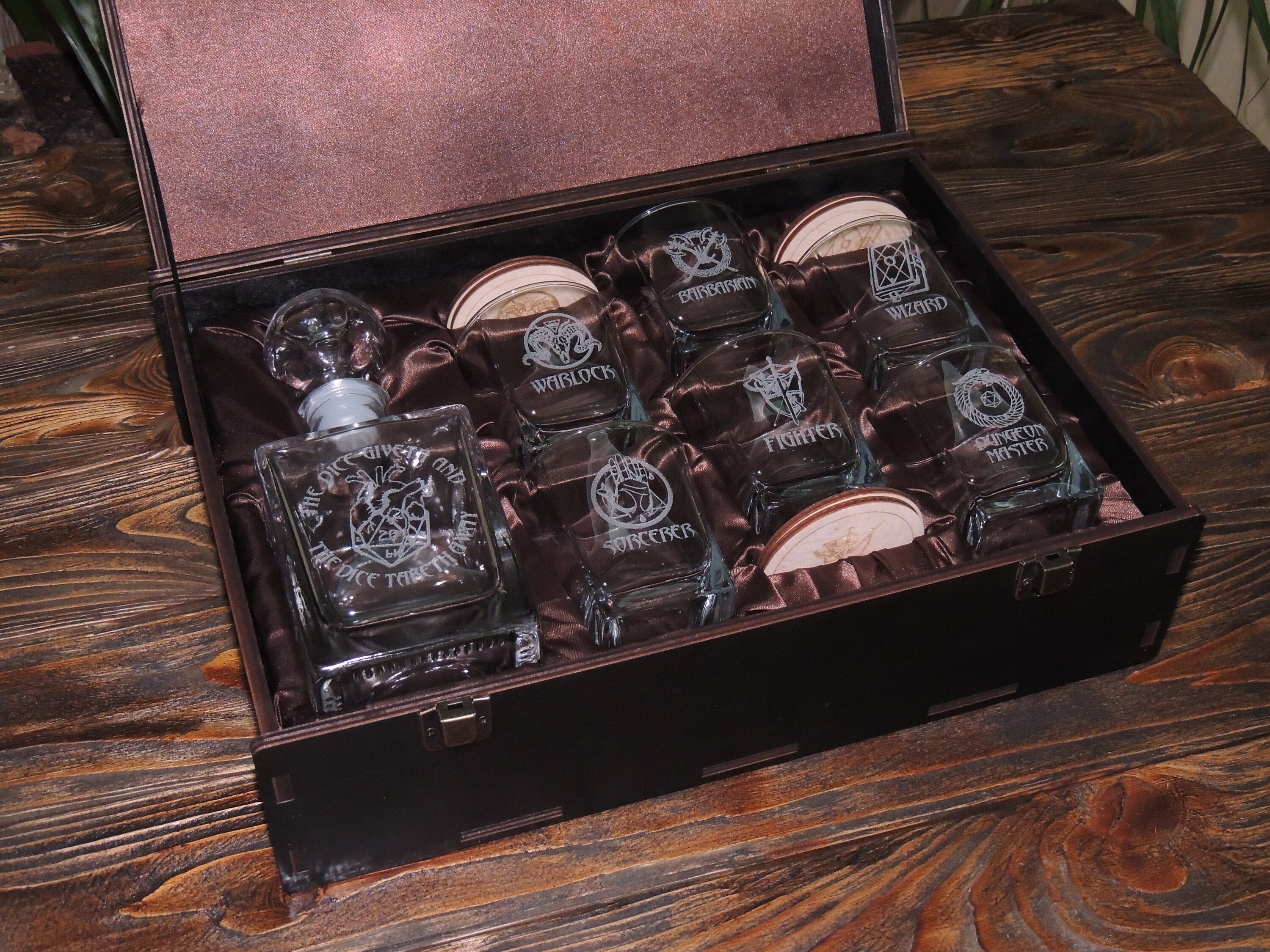Decanter and Glasses,a Gift for a Fan Dnd,whiskey Glass Set,dungeons ...