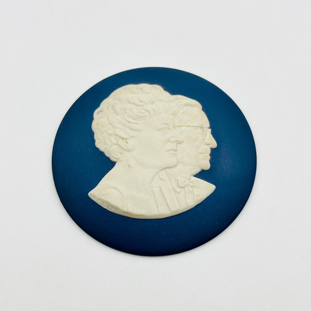 1972 Wedgwood Buten Museum Medallion Mr & Mrs Harry M Buten Founders 2 ...