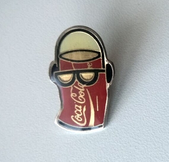 Coca-Cola Pins: refreshment with sound and sport - Gem
