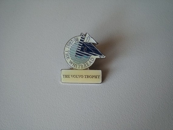 Rare VOLVO Promo Pins: IAA Collectibles – Trophy, 70 … - Gem