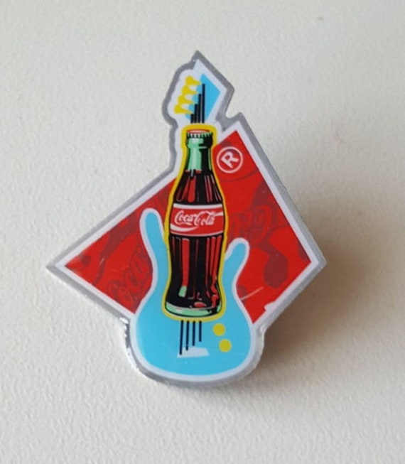 Coca-Cola Pins: refreshment with sound and sport - Gem