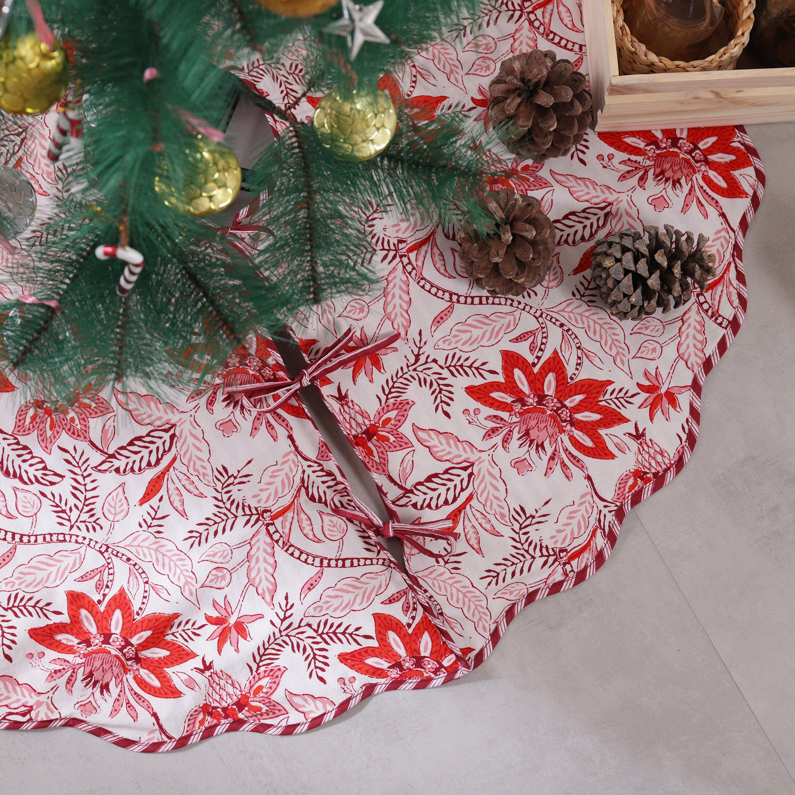 Red Floral Indian Block Printed Christmas Piping Scallops Tree Skirt ...