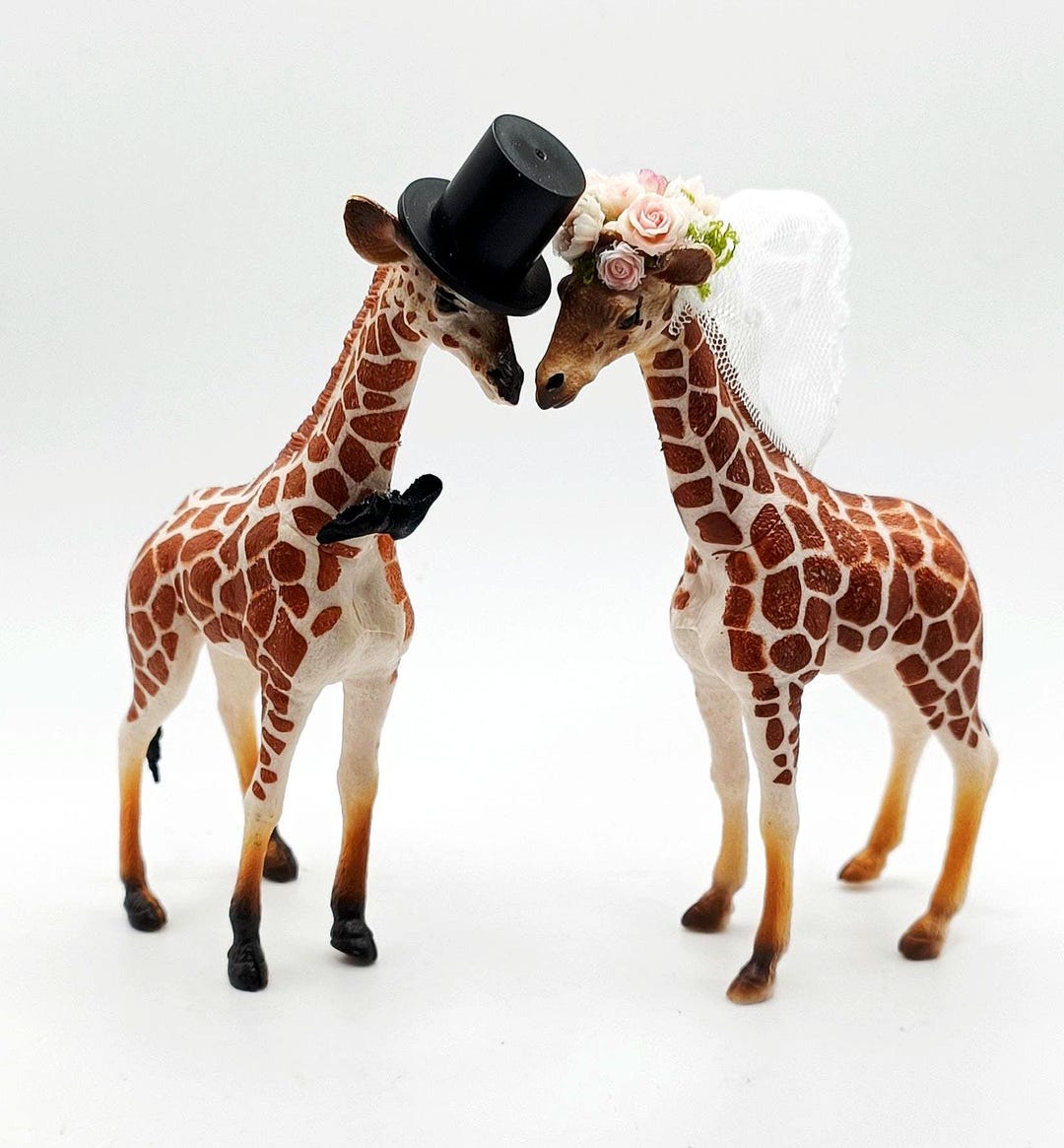 Giraffe Wedding Cake Decoration | Safari Wedding Cake | Wedding ...