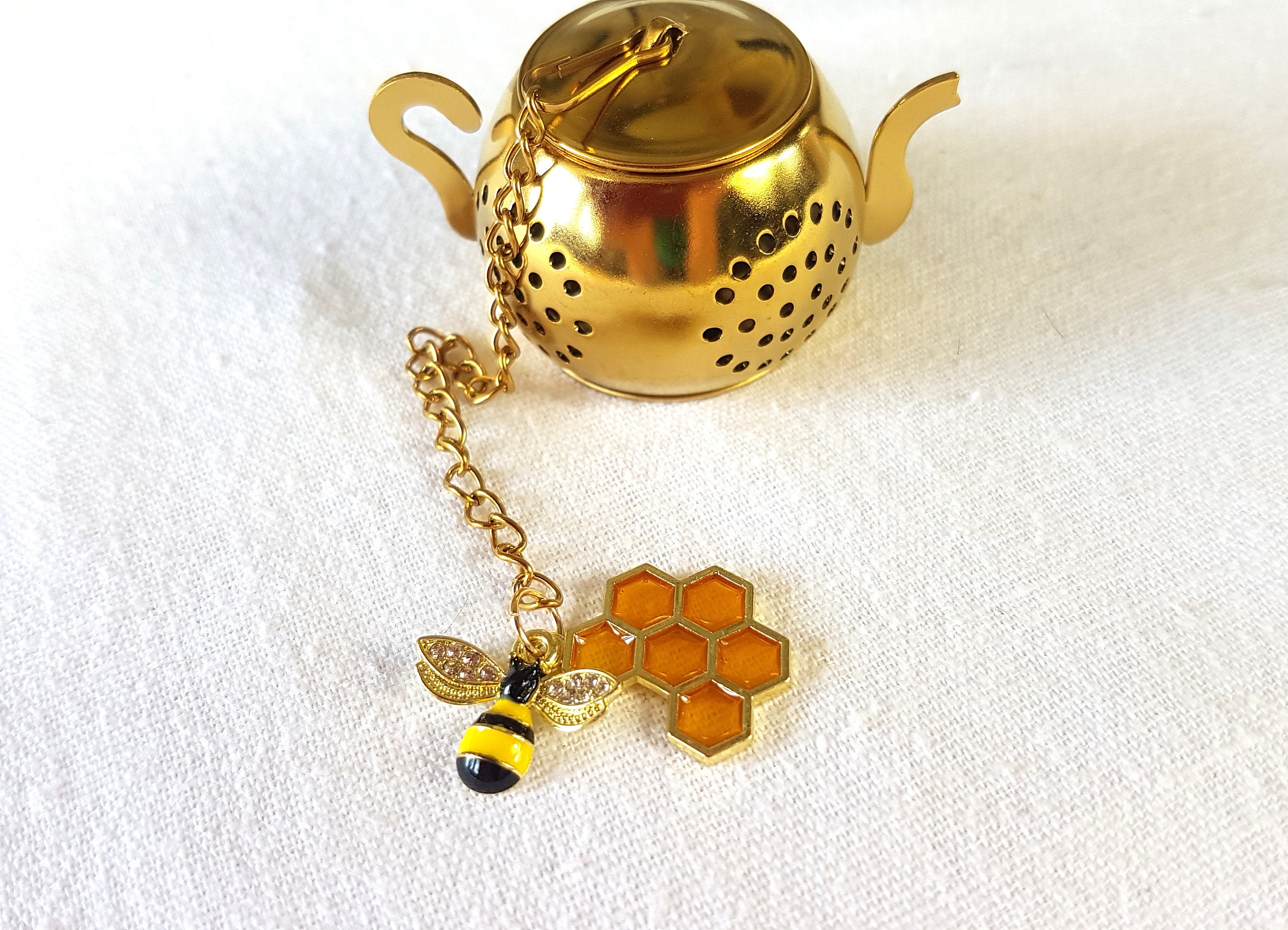 Golden Tea Shape Pot Infuser Met Een BEE En HONING Hanger, Verse Losse ...
