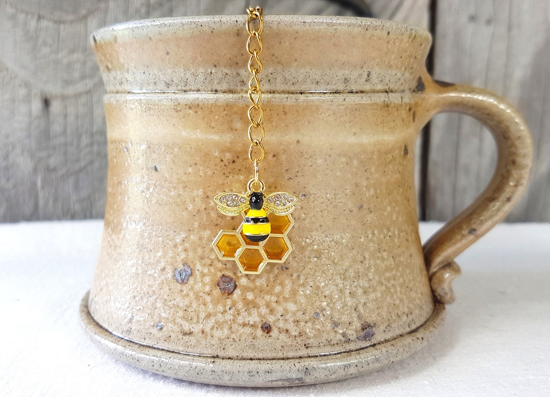 Golden Tea Shape Pot Infuser Met Een BEE En HONING Hanger, Vers Losse ...