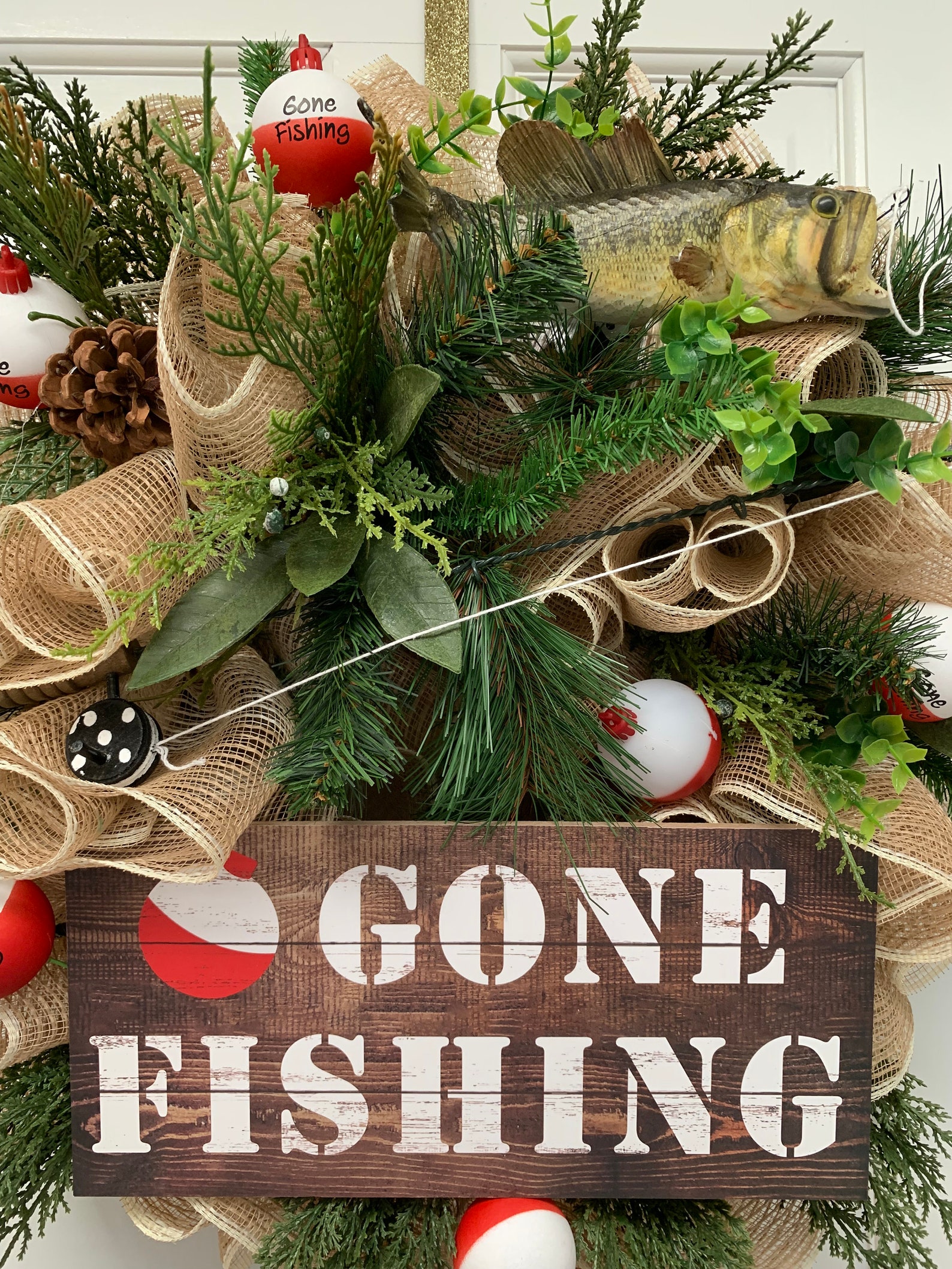 Gone Fishing Wreath: Rustic Cabin Decor With Bass & Bobbers - Etsy