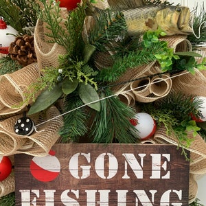 Gone Fishing Wreath: Rustic Cabin Decor With Bass & Bobbers - Etsy