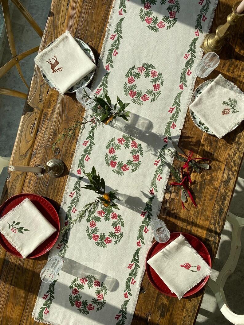 Handprinted Christmas Holly Wreath Table Runner, Cotton Thanksgiving ...