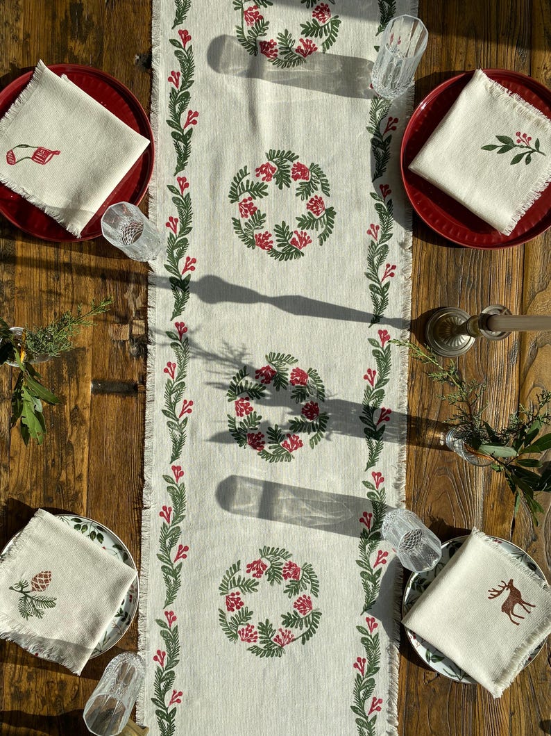 Handprinted Christmas Holly Wreath Table Runner, Cotton Thanksgiving ...