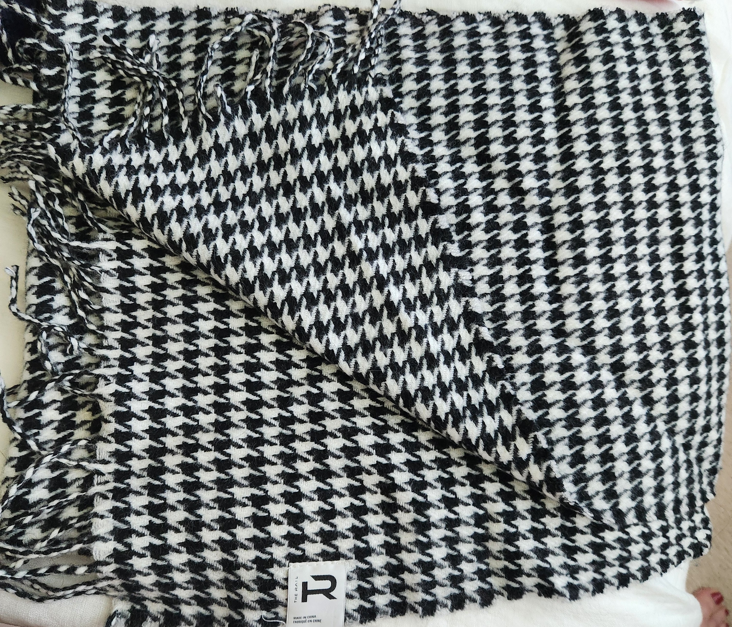 NWOT the Rail Black & White Houndtooth Scarf Features Fringed Edges - Etsy