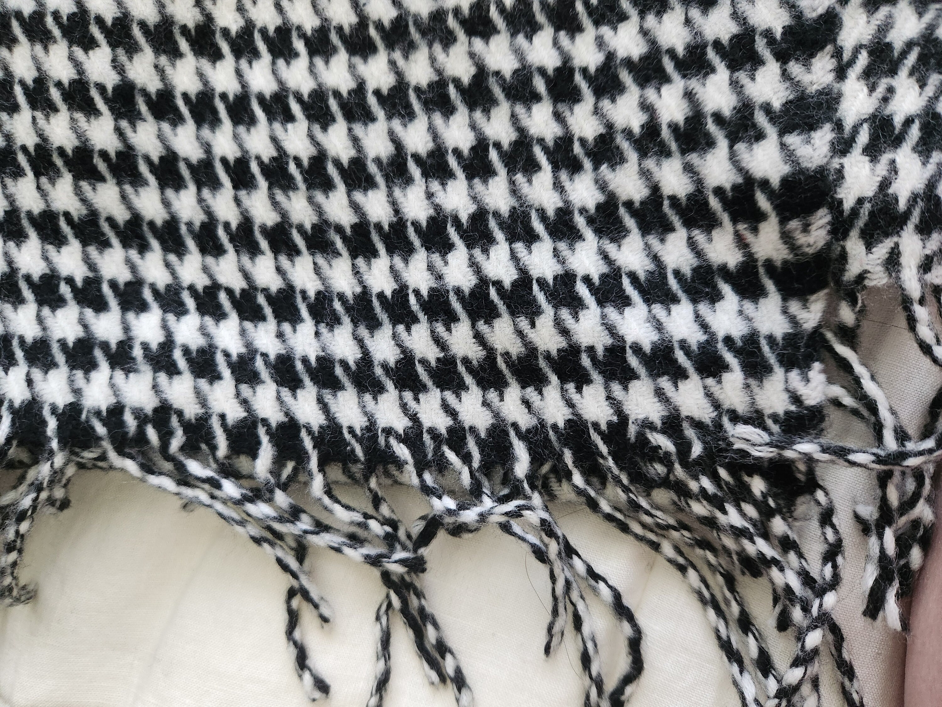 NWOT the Rail Black & White Houndtooth Scarf Features Fringed Edges - Etsy