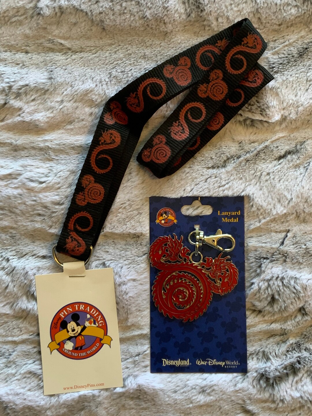 VINTAGE * DISNEY * Nwt’s * Lanyard & Medallion -* Mickey Mouse Icon ...
