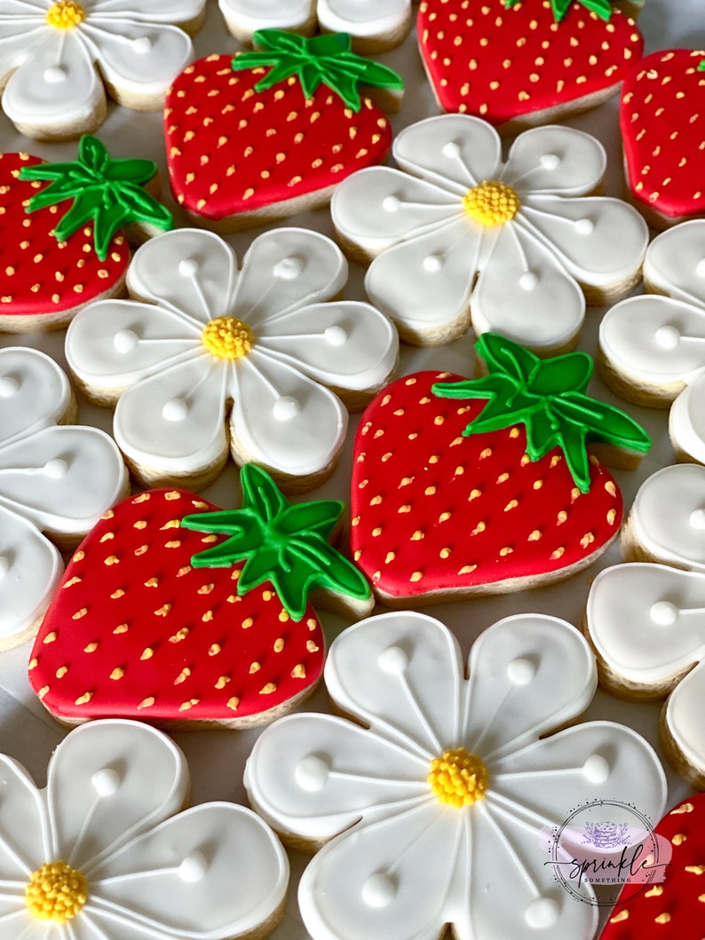 Strawberries & Flowers Royal Icing Sugar Cookies | Strawberry Flowers ...
