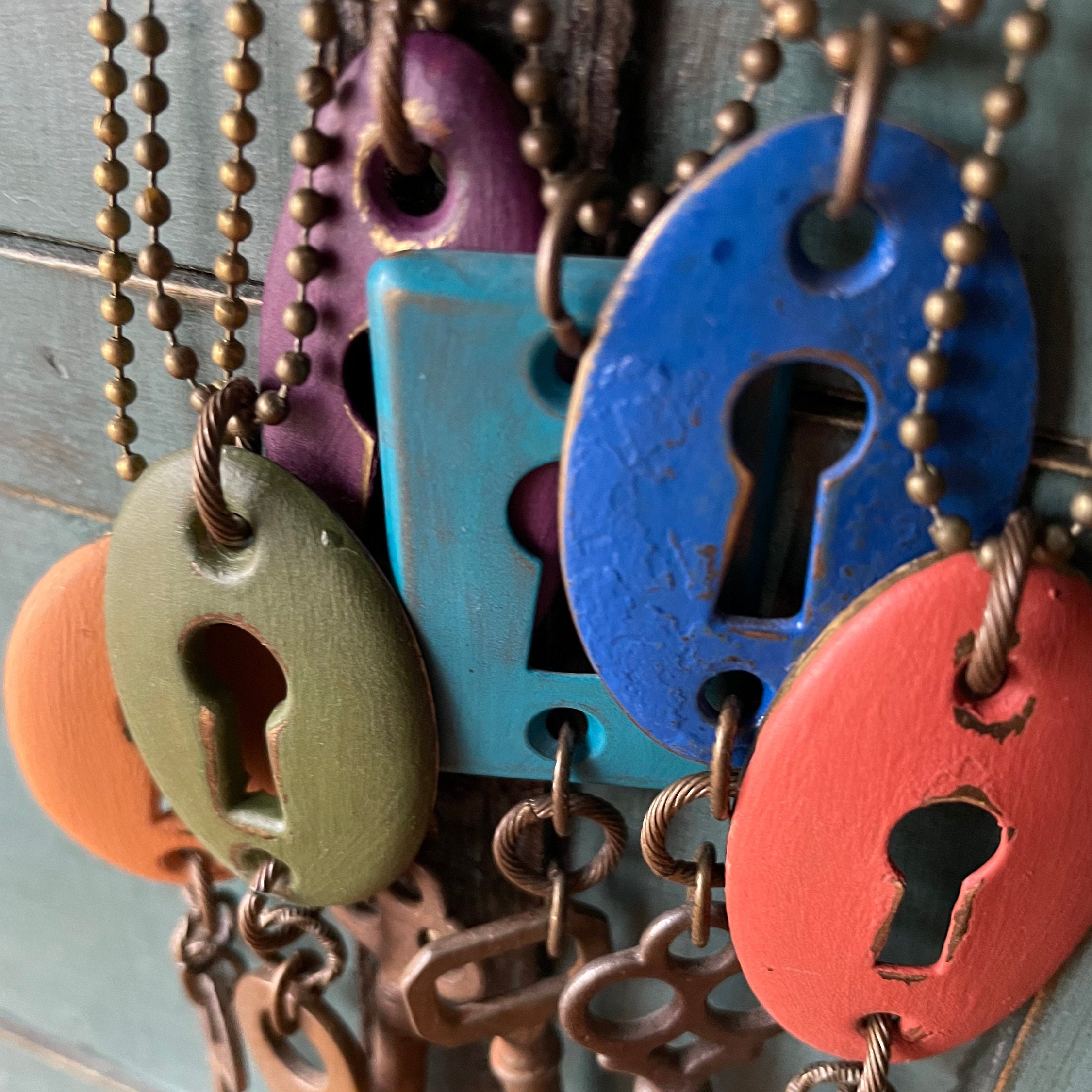 Vintage Key Hole With Skeleton Key, Old Keys, Antique Jewelry ...