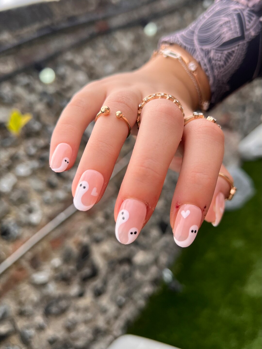Cute Spooky White Ghosts With Hearts Press on Nails || Ghost Halloween ...