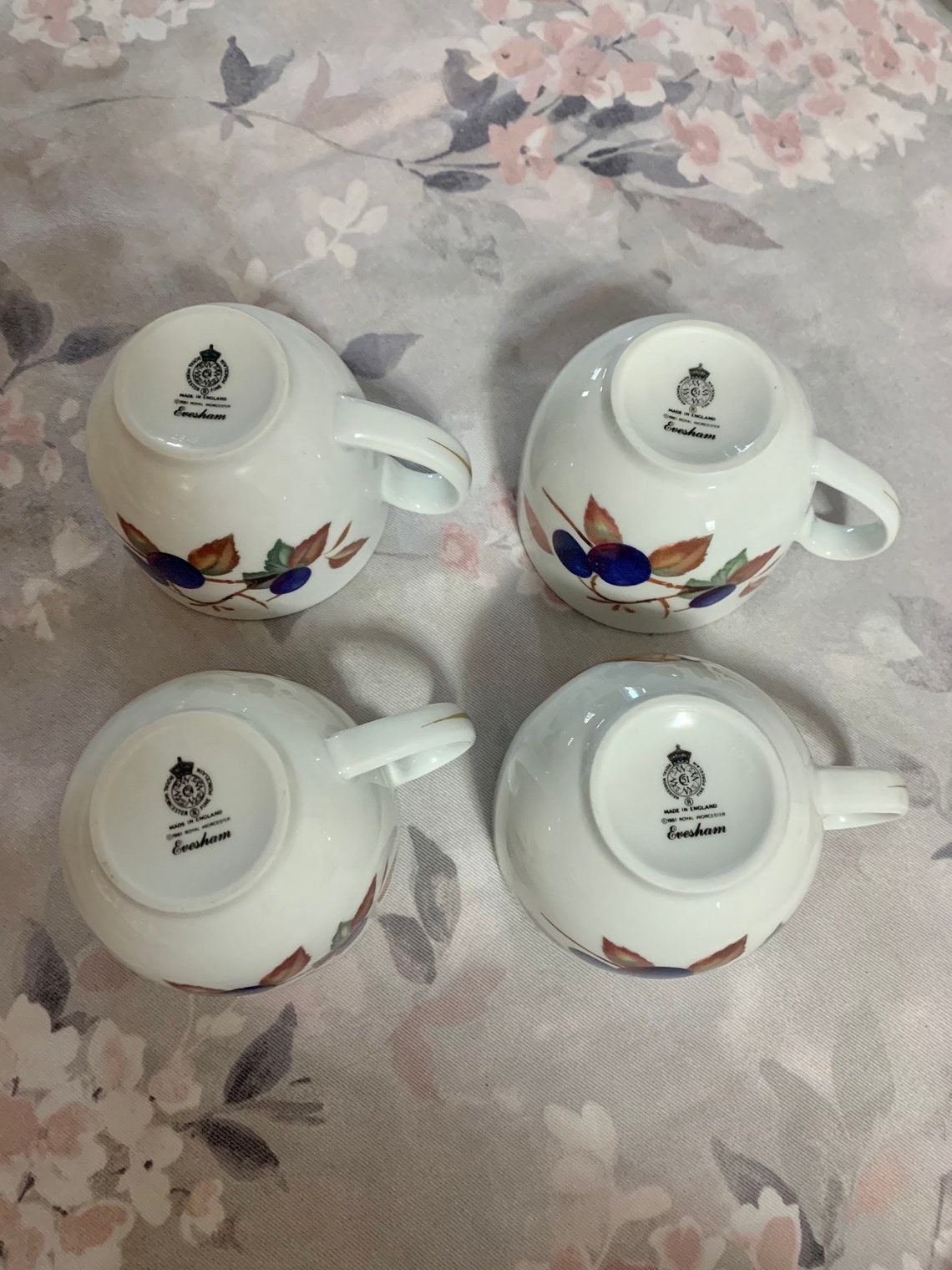4 Royal Worcester Evesham Vale Gold Trim Teacups England Mugs Coffee ...