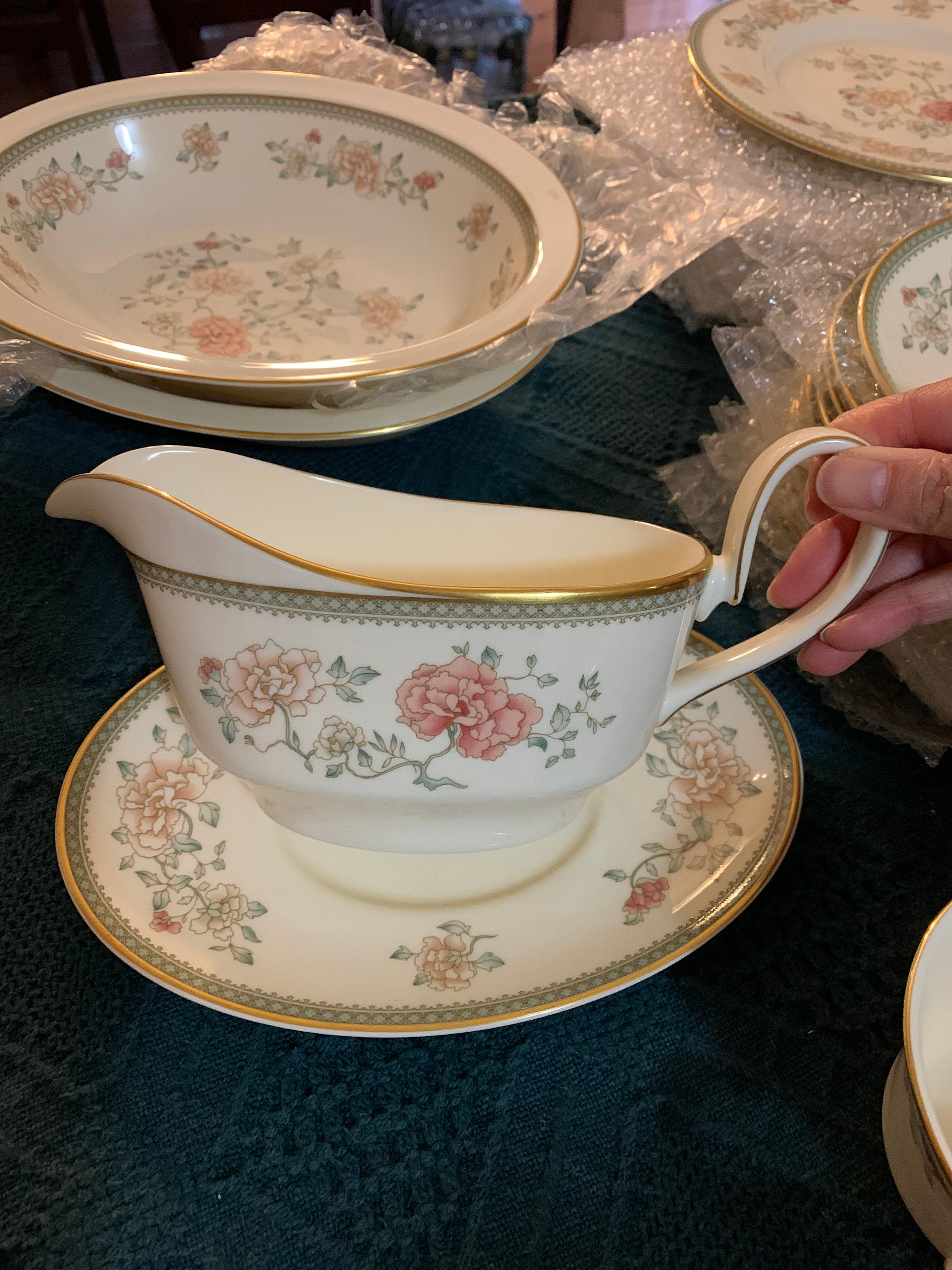 Minton JASMINE, 55-piece Bone China Dinnerware Set, Service for 10 ...