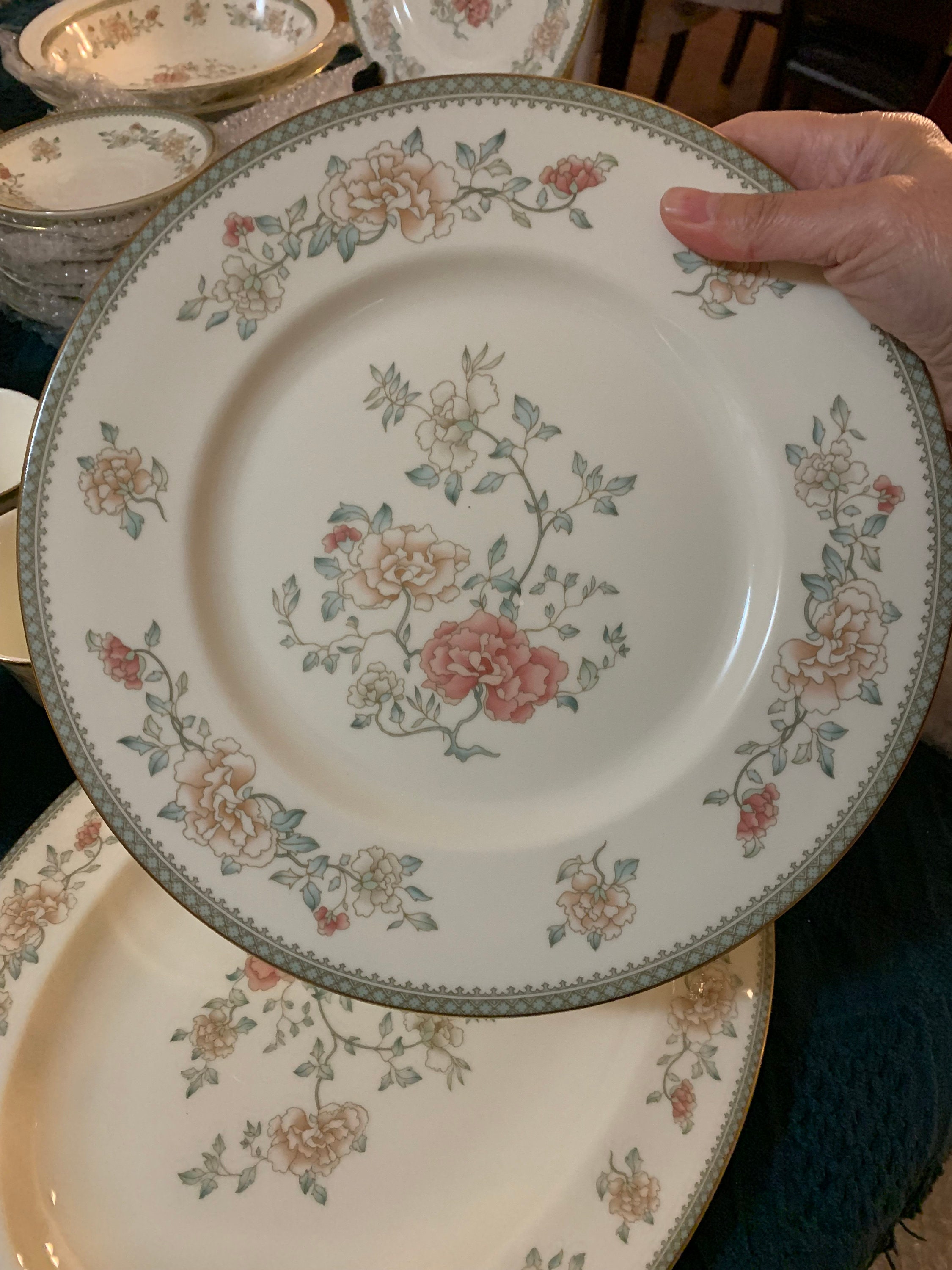 Minton JASMINE, 55-piece Bone China Dinnerware Set, Service for 10 ...
