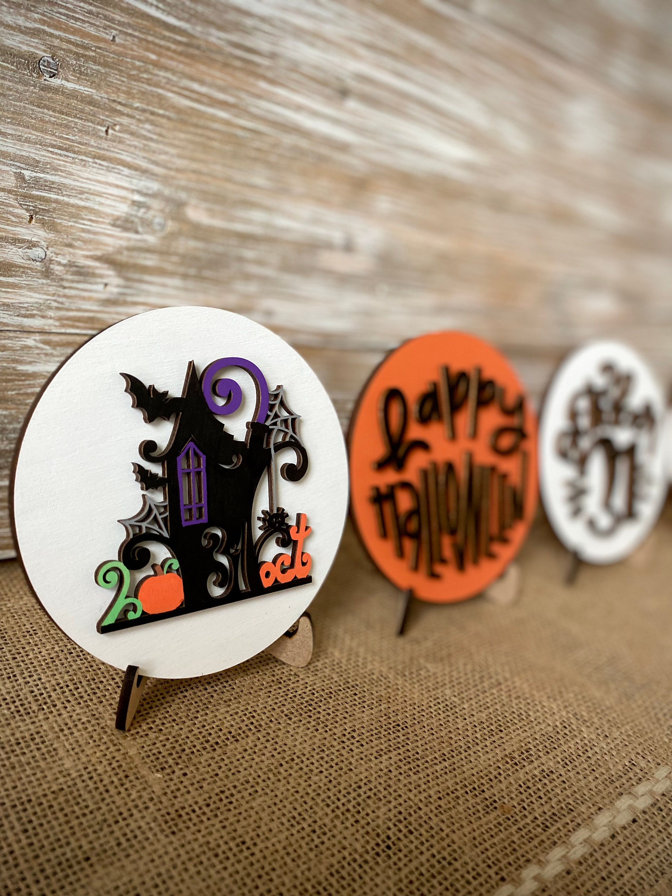 Halloween Mini Round Signs - Happy Halloween Tiered Tray Decor ...