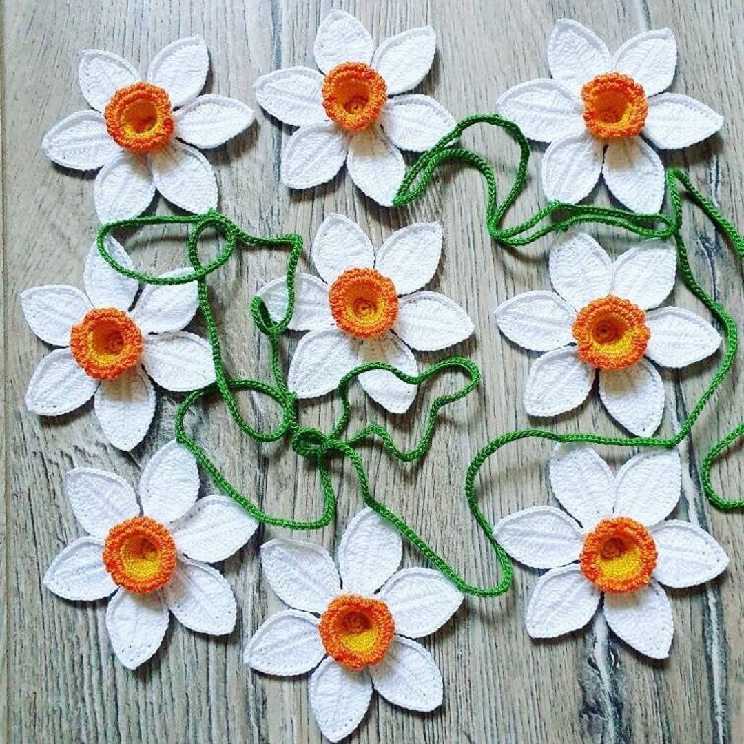 White Crochet Spring Flowers Bunting | 9 Daffodils With Yellow and ...