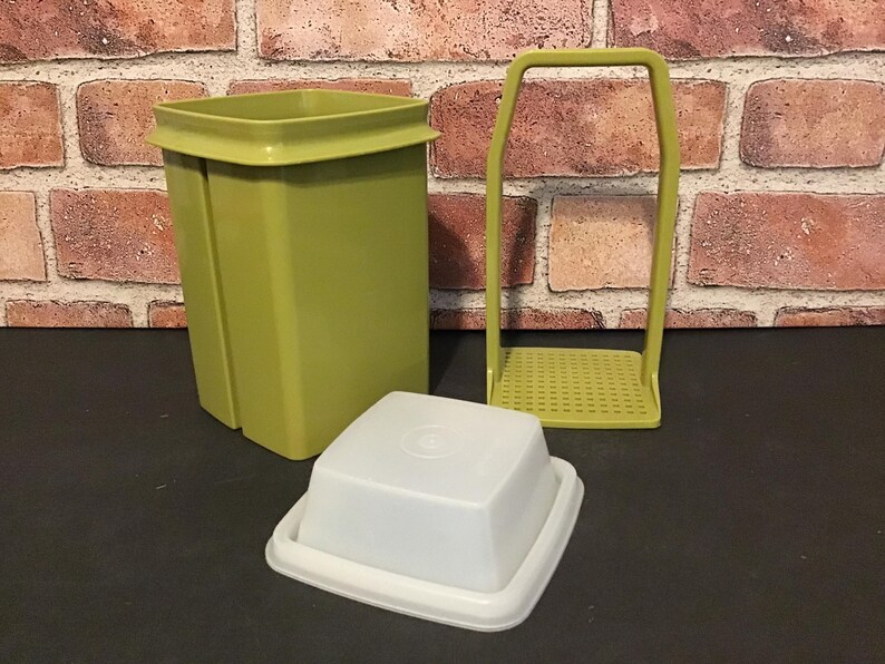 Sample Large Tupperware Pick A Deli Pickle Keeper 3 Piece Container ...
