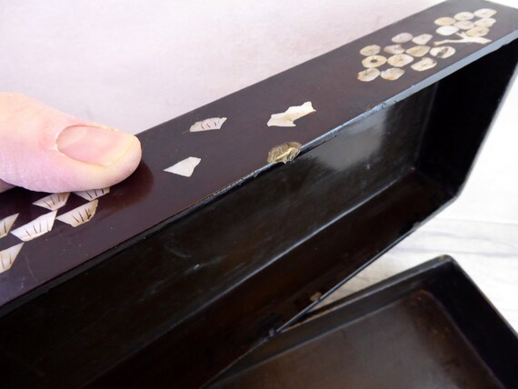 Antique Black lacquer with Inlaid Mother of Pearl Woo… - Gem