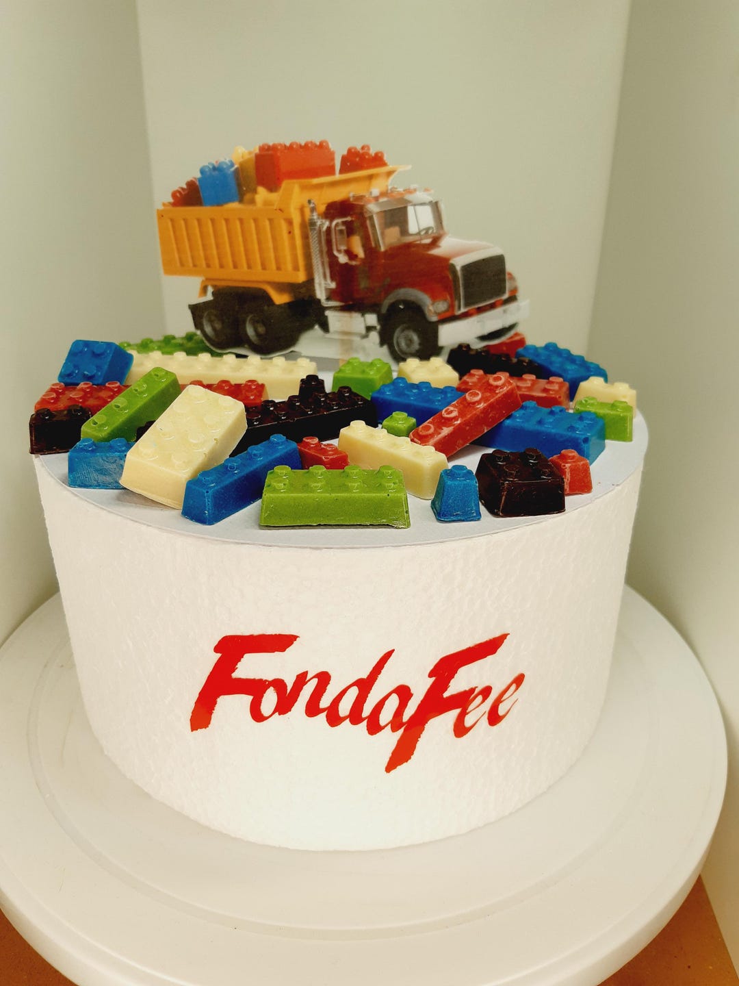 For Big and Small Building Block Fans: Beautiful Edible Cake Decoration ...