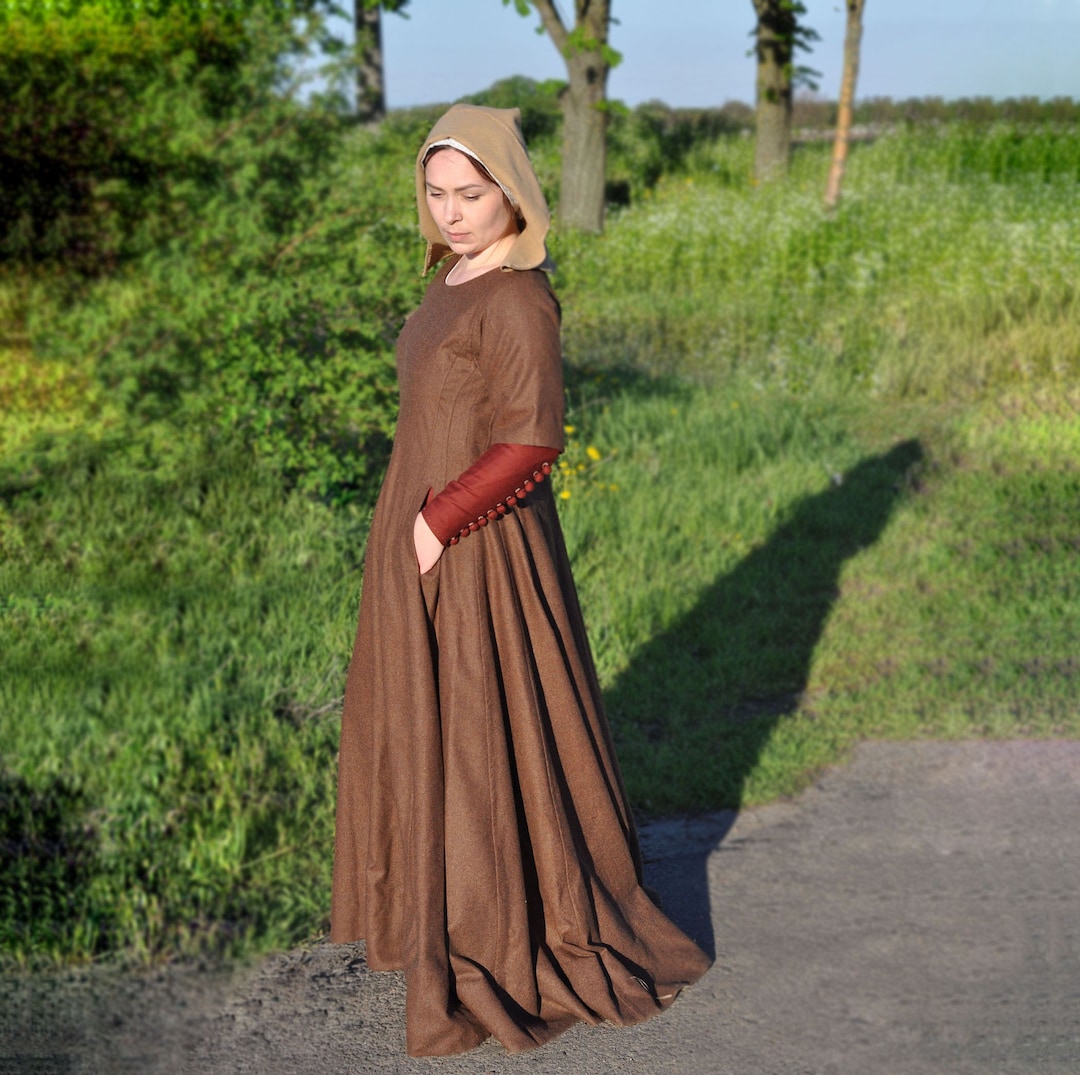 15th Century Dress, Medieval Women's Woolen Cotehardie, Overkirtle 14th ...