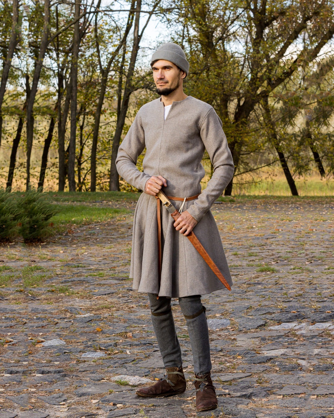 Medieval Cotehardie, 14th Century Clothing, Men's Woolen Cotehardie ...