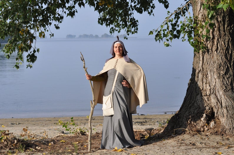 Handmade Wool Medieval Cloak: 14th Century Cape, Cosplay LARP, Short ...